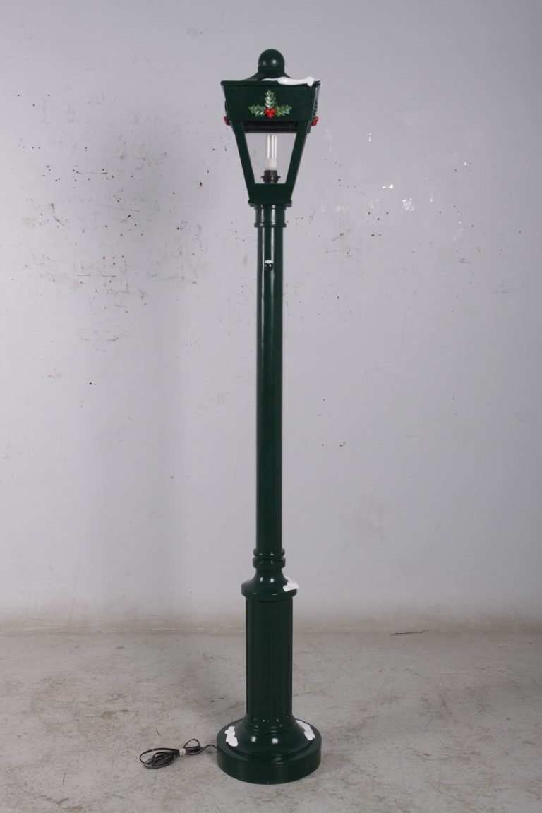 LAMP POST WITH SNOW 7FT JR 180120 – Lifesize-Models
