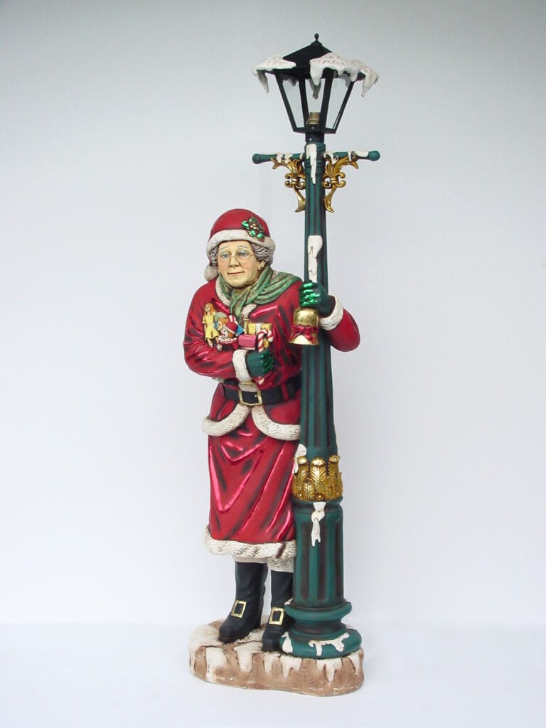 Mrs Santa with Lamp Post | JR 2095